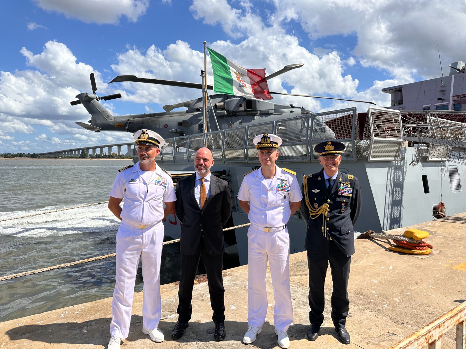 Fragata italiana Luigi Rizzo atraca em Maputo e assina acordo de ...