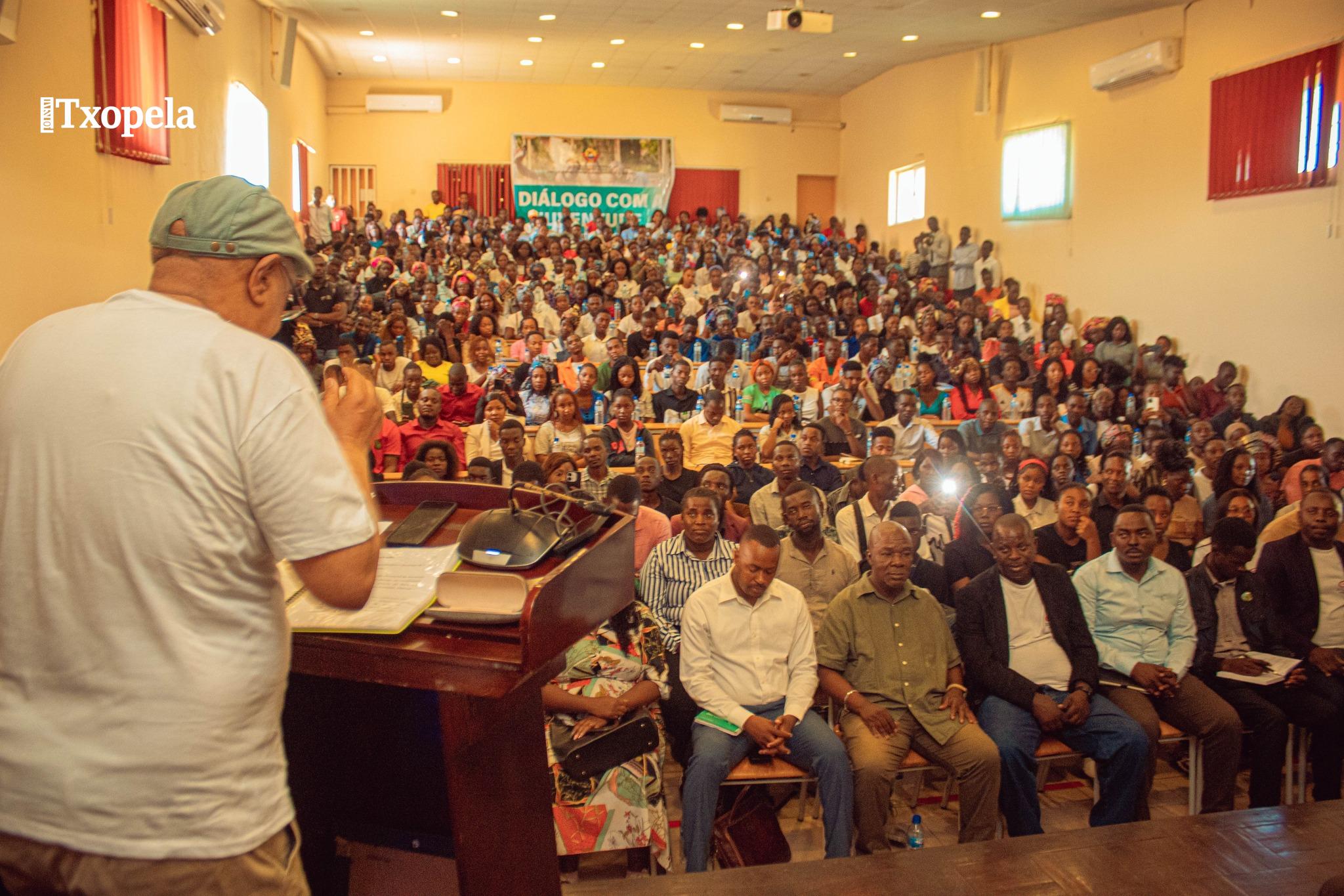 Juventude cobra financiamento, terra e inclusão ao Governo de Sofala ...
